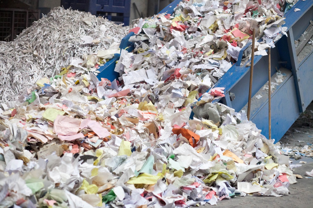 Recyclage et la valorisation de déchets papiers, cartons et plastiques